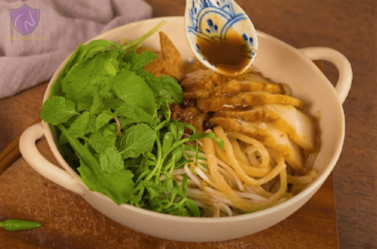 Cao Lau Noodles - Best Cao Lau Hoi An Restaurants - Culture Pham Travel